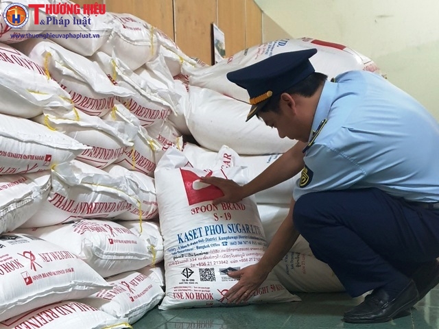 Nghệ An: Bắt giữ 4,5 tấn đường cát nhập lậu